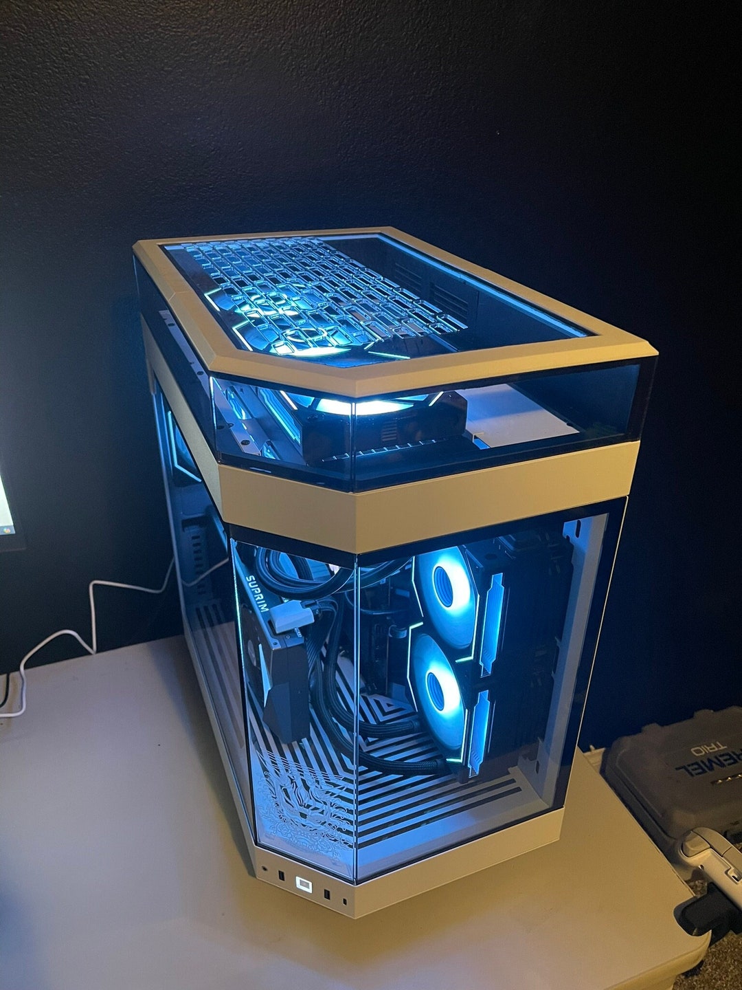 XL Panoramic Riser for the Hyte Y60 - Etsy