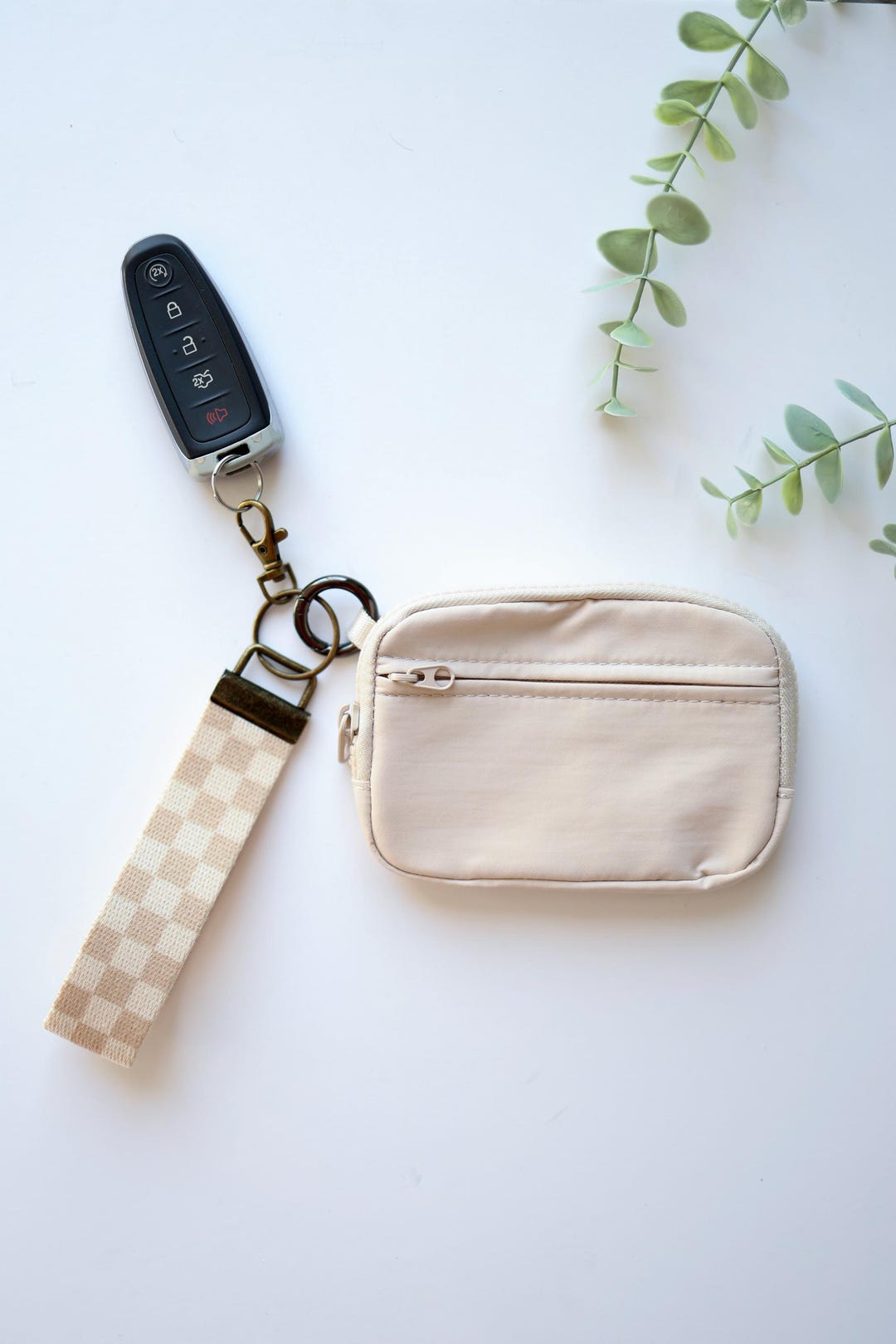 Keychain Wallet With Wrist Lanyard, Compact Card Holder Keyring ...