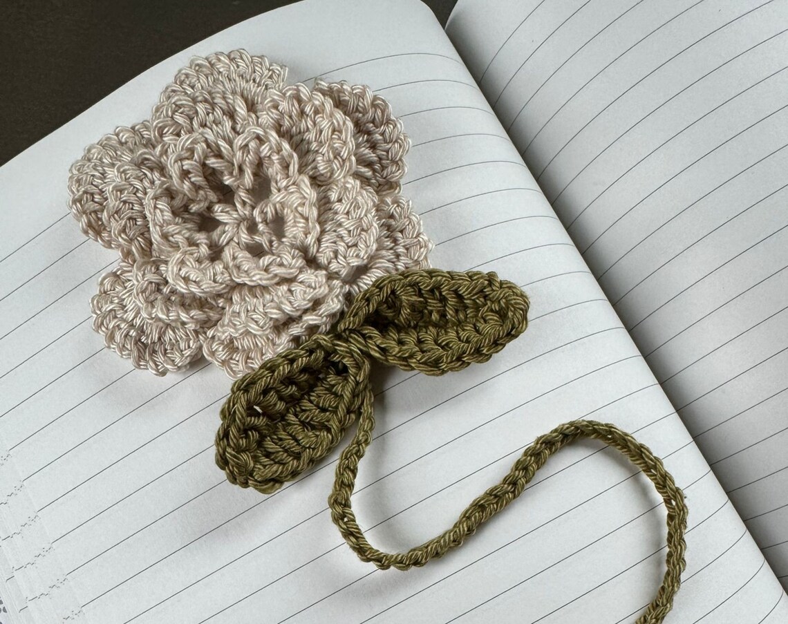 Crochet Bookmark Pattern Flower Floral With Leaves Minimalistic Easy ...