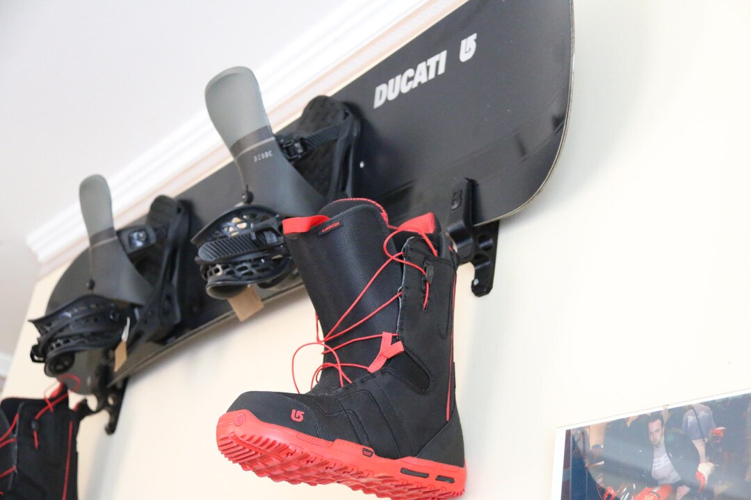 Snowboard Wall Mount Storage Rack Display Kiteboard Skateboard Hang ...