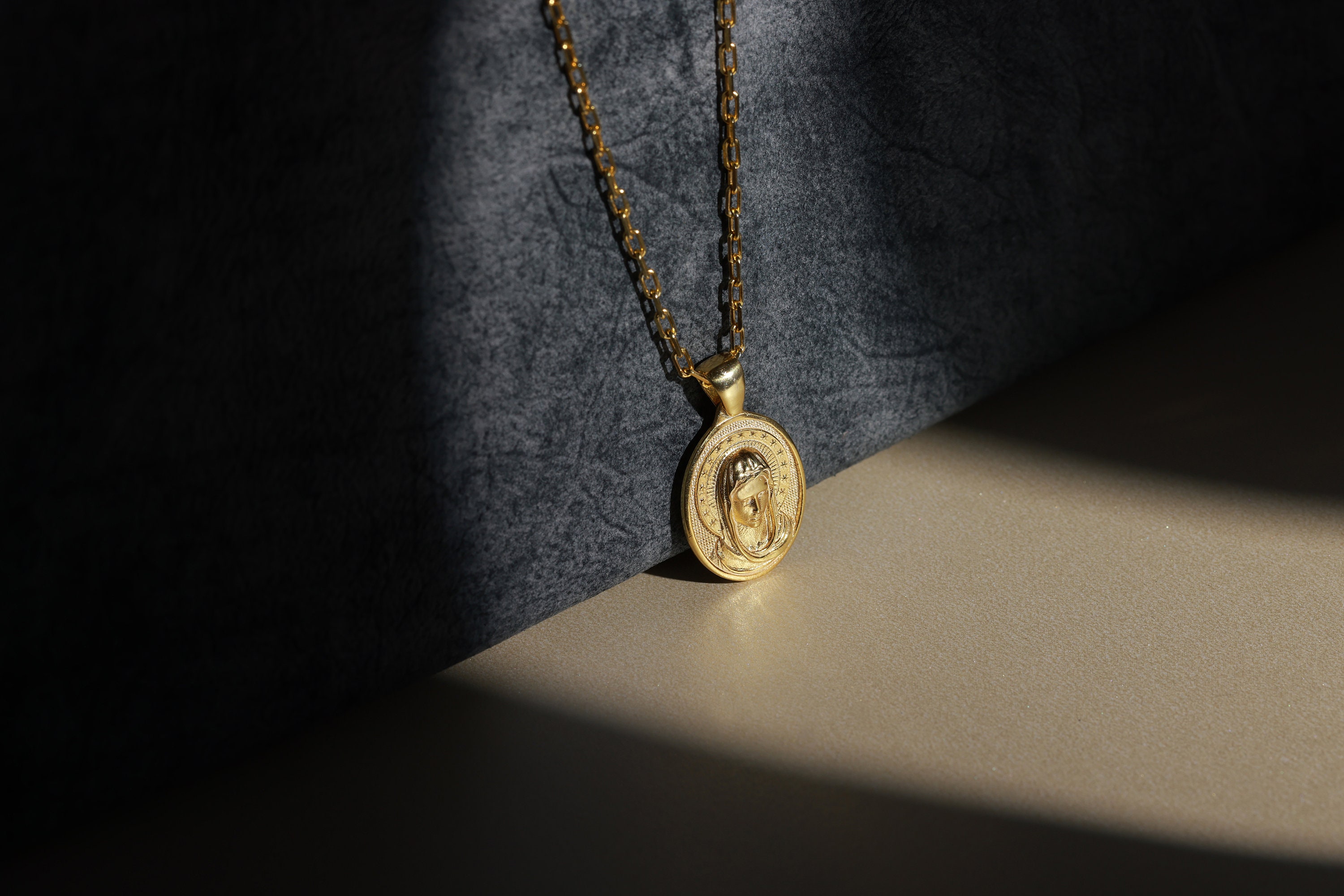 Virgin Mary Pendant Necklace in 14K Gold, Miraculous Medal Necklace for ...