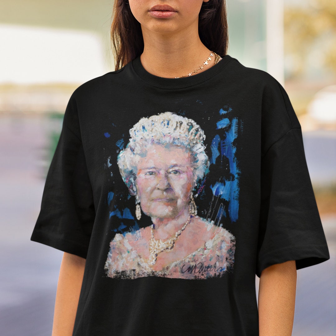 Queen Elizabeth II Portrait T-shirt, Hoodie, Sweatshirt, Royal Family ...