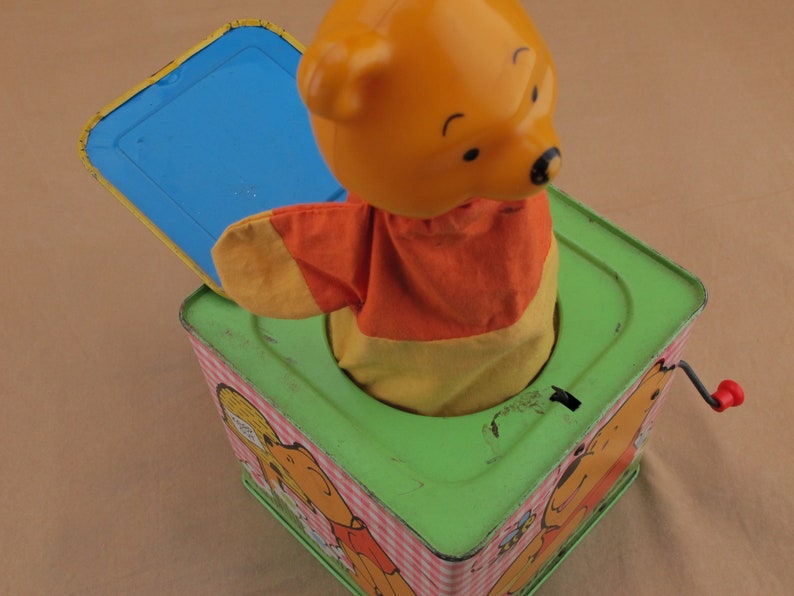 Vtg Winnie the Pooh in the Music Box Hand Crank "pop Goes the Weasel ...
