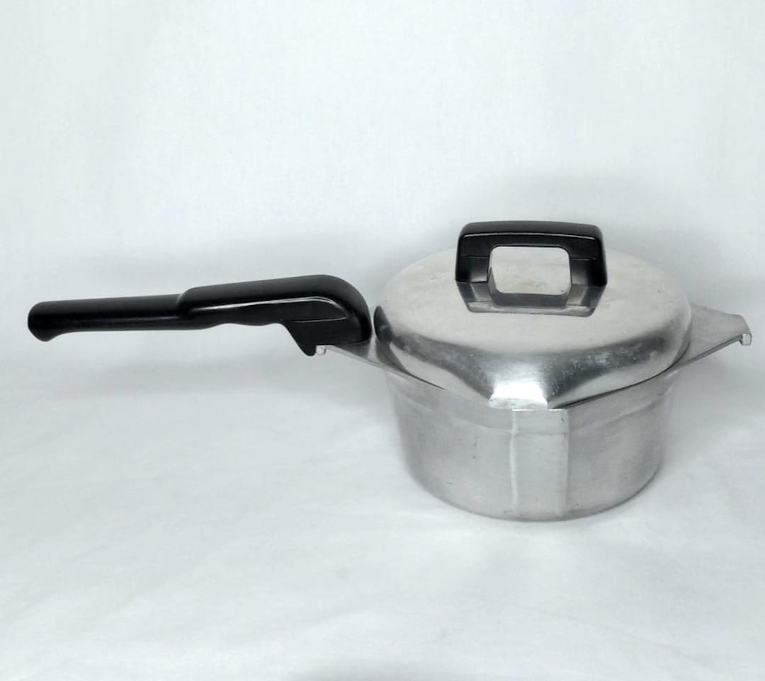 Heavy Cast Aluminum Double Spouted 1 Quart Saucepan With Lid Vintage ...