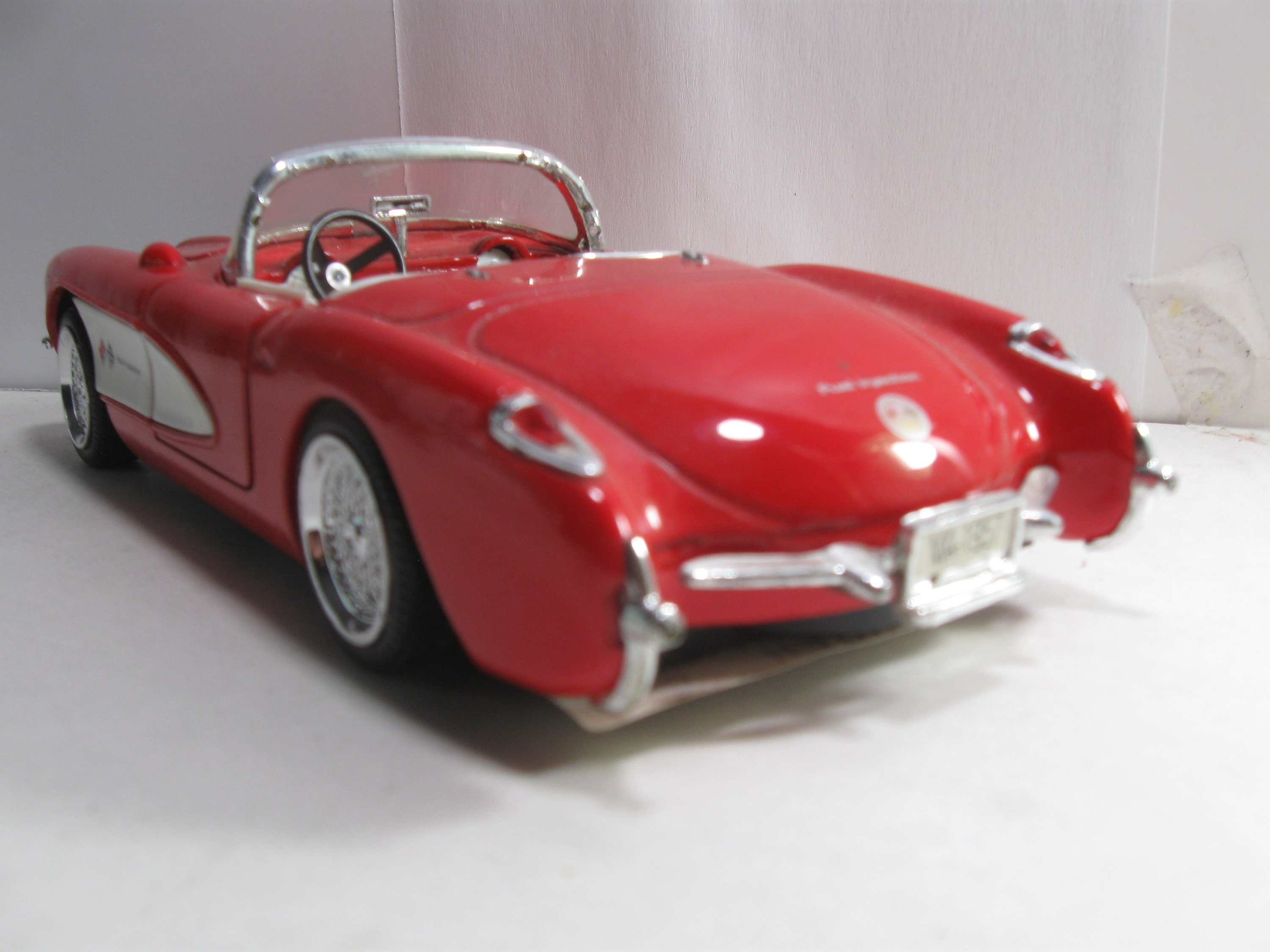 1957 Chevrolet Corvette Convertible 1/18 Scale Die-cast Model SS7708 ...