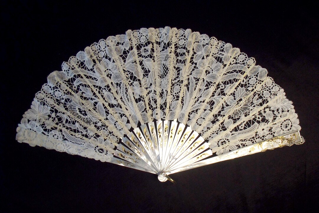 Antique Hand Fan Mother of Pearl Monture and Brussels Lace Leaf ...