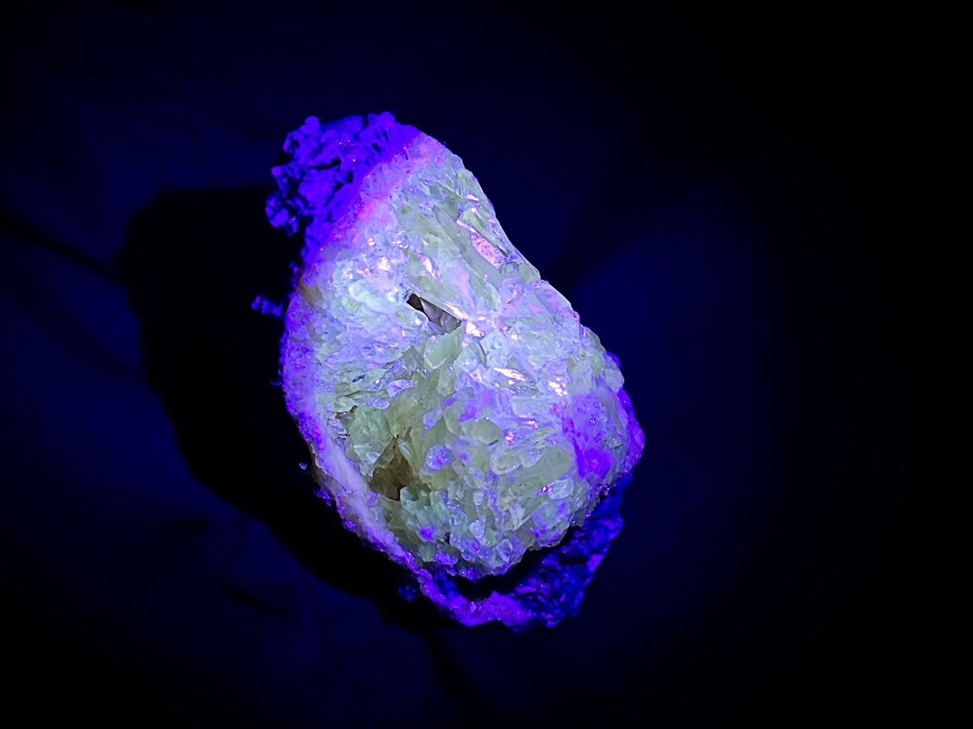 Honey Calcite (3") - UV Reactive - Etsy
