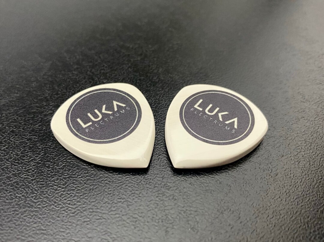 White Flow Guitar Pick – Handmade Guitar Plectrum Made of Unique White ...