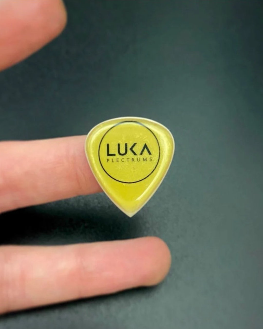 Triple Shield Handcrafted 4.8mm Thick Guitar Plectrum Guitar Pick Beige ...