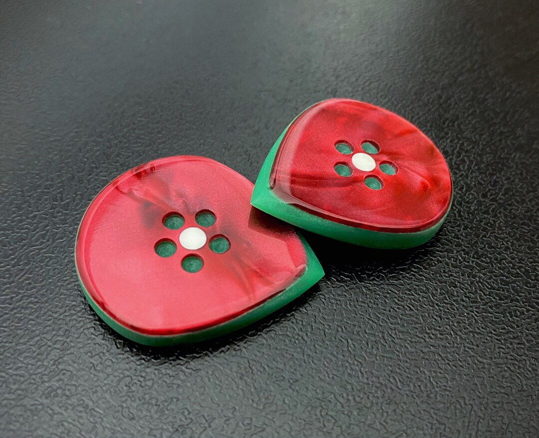Triple Layer Guitar Pick Made of Red Kirinite and Green or Black Uhmwpe Material in Shape of ...
