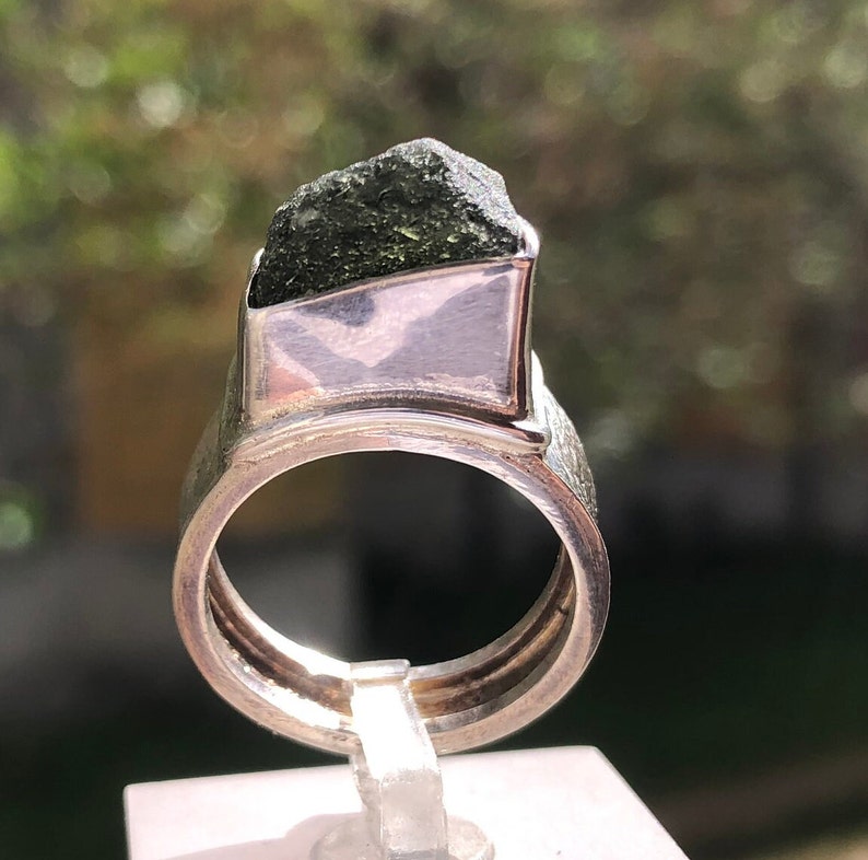 Rough Moldavite Ring in Textured 925 Sterling Silver. Meteorite Vltavin Tektite Jewelry. Unisex ...