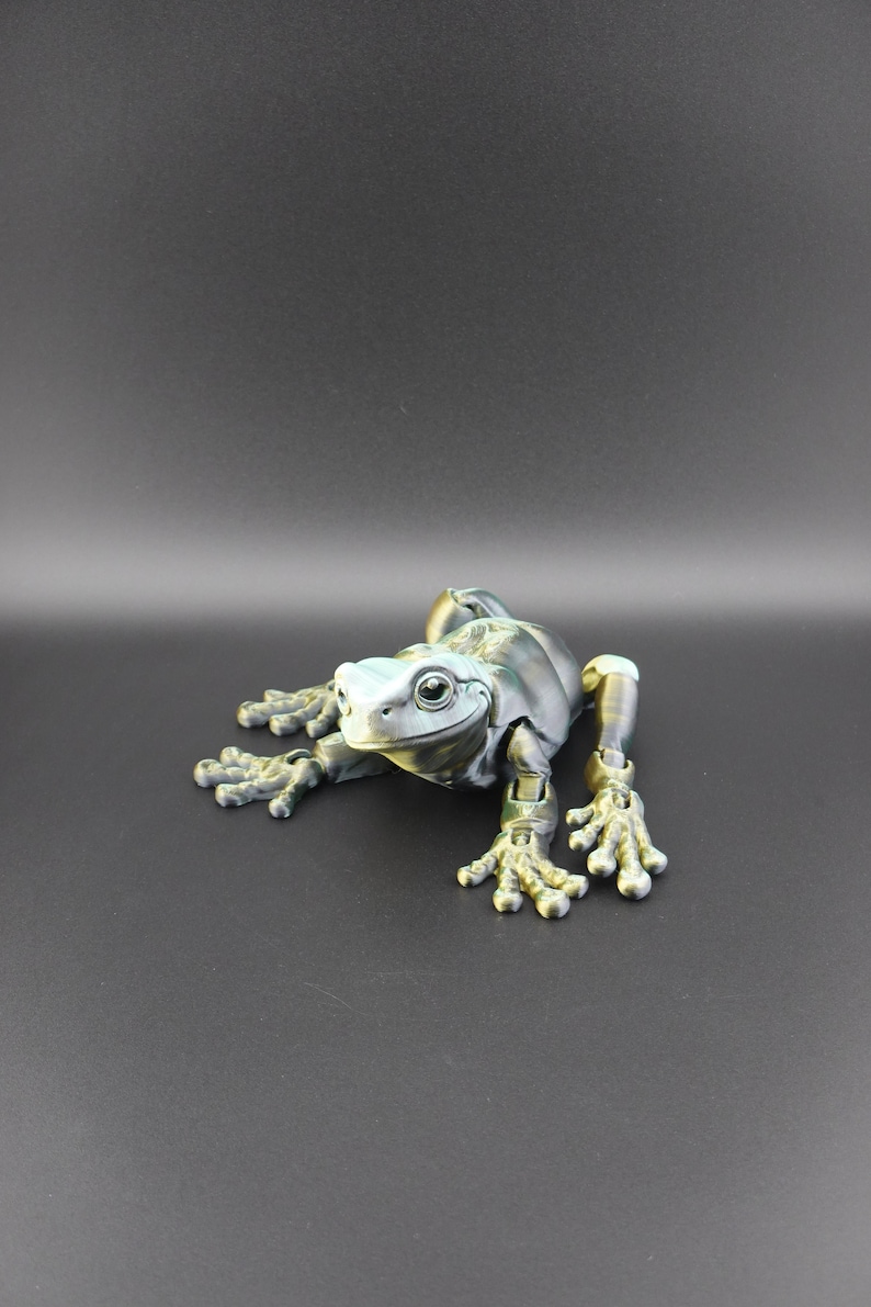 Articulated White's Tree Frog 3D Printed Posable Amphibian Figurine ...