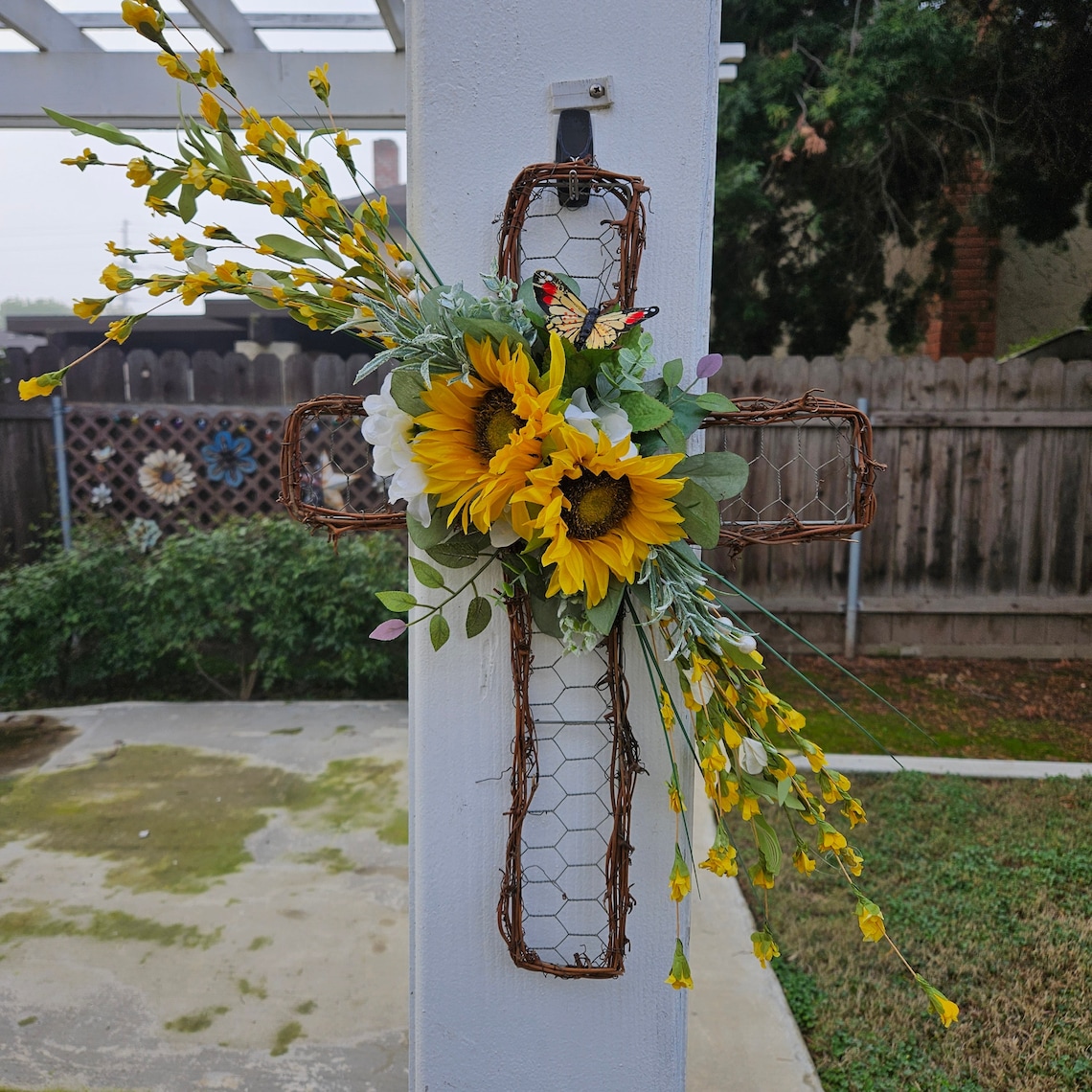 Chicken Wire Grapevine Cross Wreath - Etsy