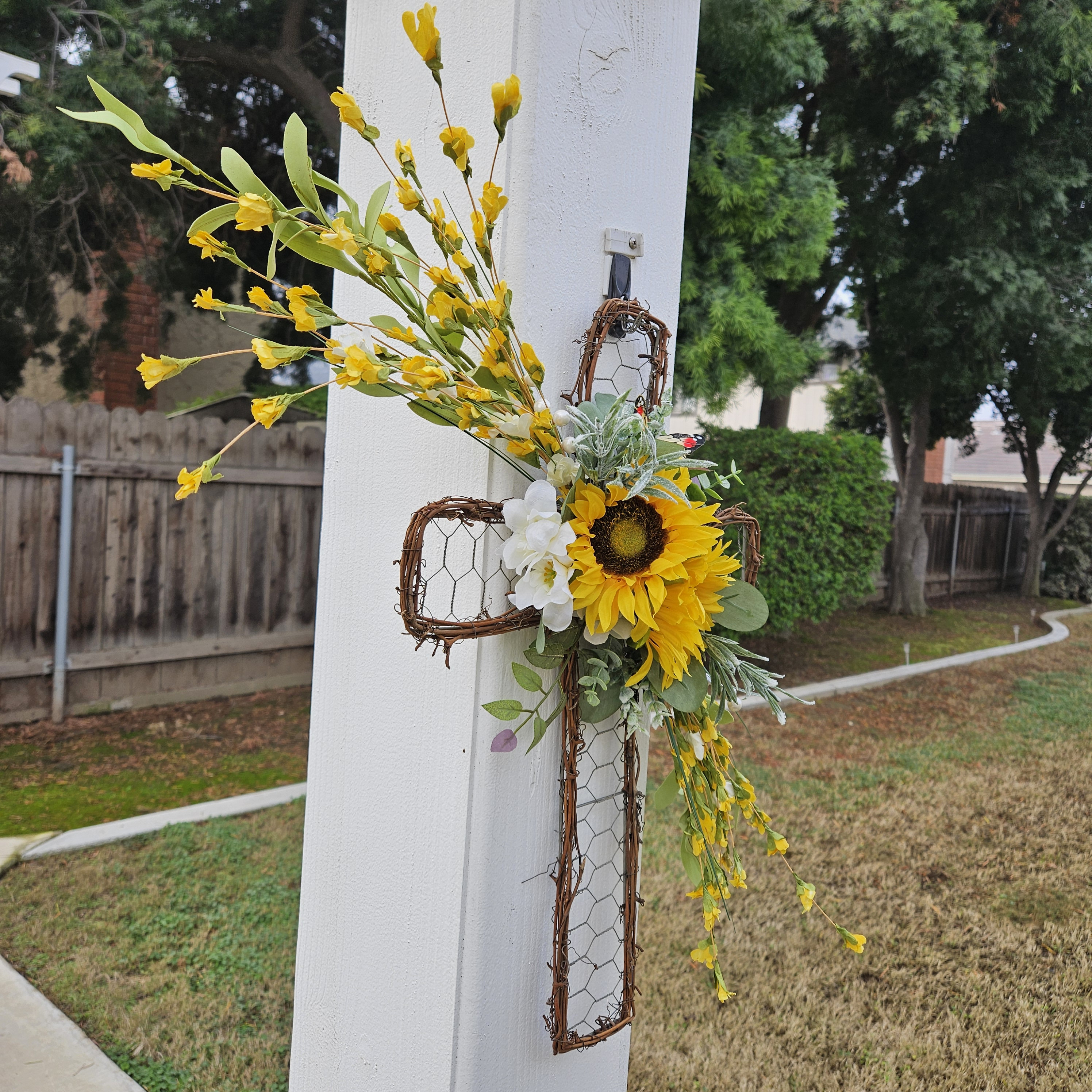 Chicken Wire Grapevine Cross Wreath - Etsy