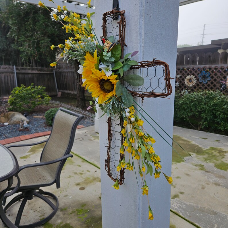 Chicken Wire Grapevine Cross Wreath - Etsy