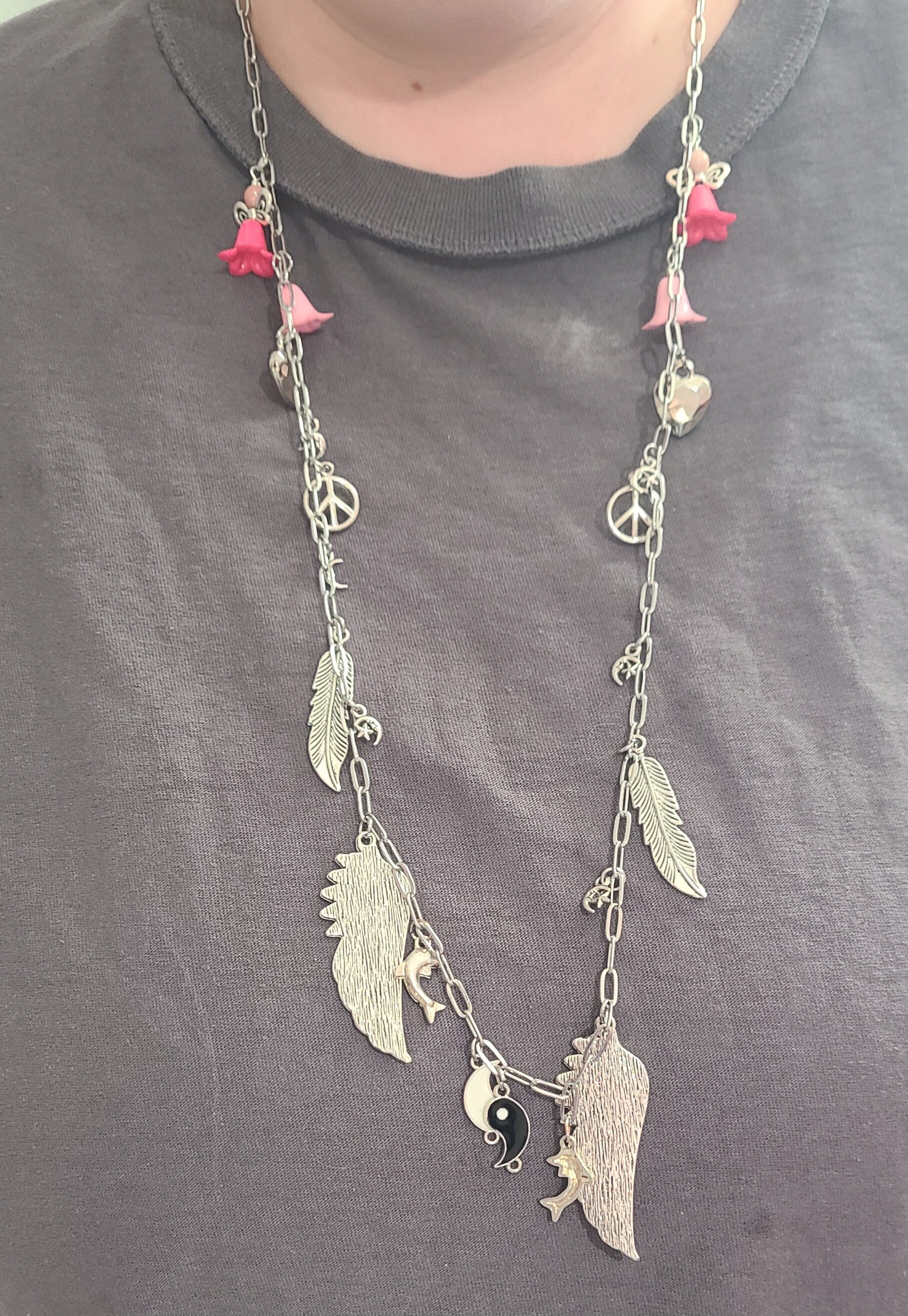 AUTISTIC Artist CUSTOM Makes Sensory Necklaces for Others With Autism ...