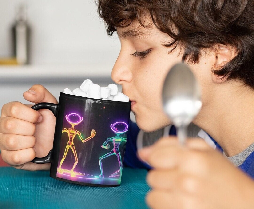 Cool Aliens Dancing Fantastic Alien Birthday Gift Fun UFO Present That ...