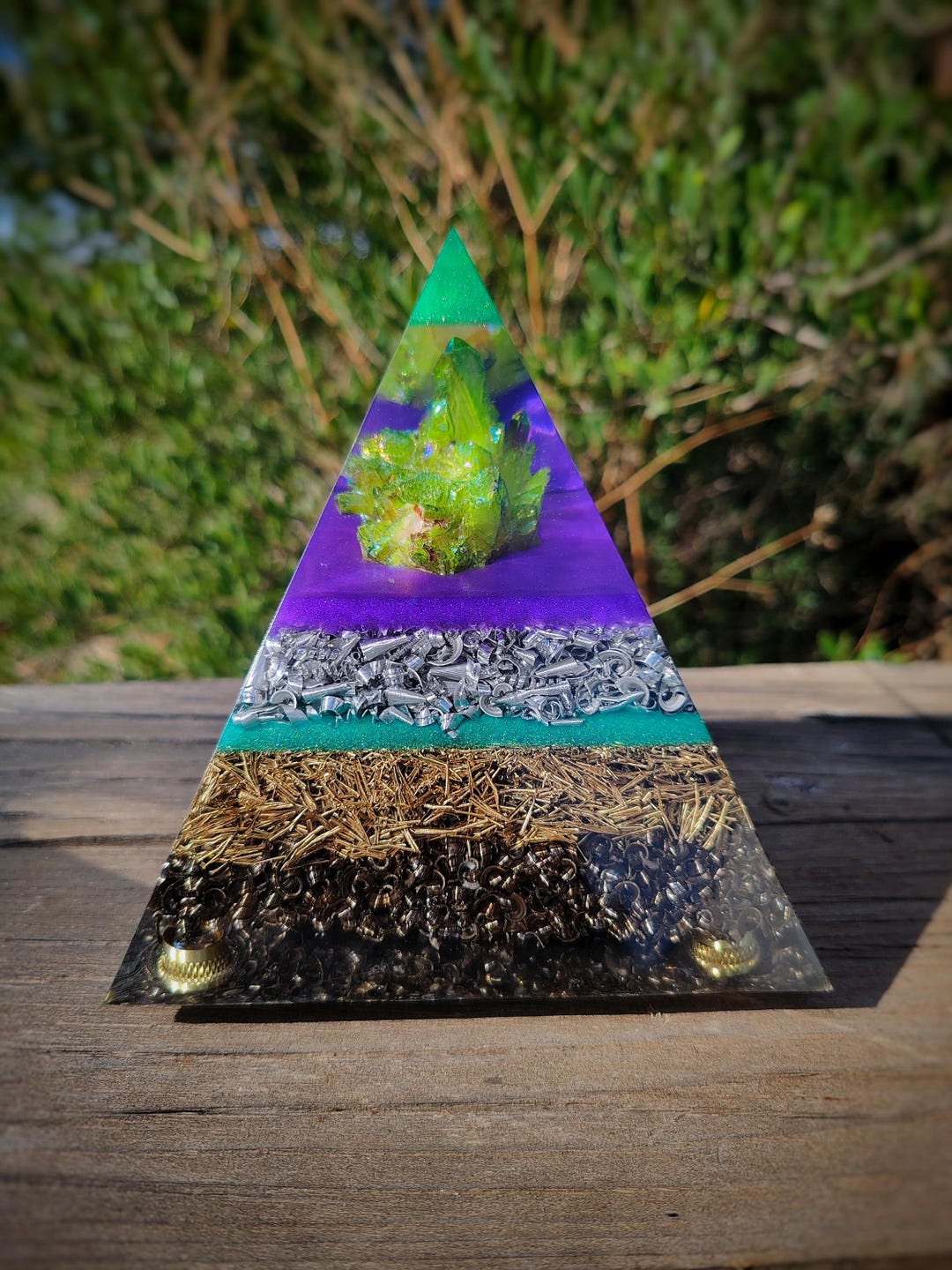 Grote Orgonite Piramide Titanium Aura Quartz, Handgemaakt Spiritueel ...