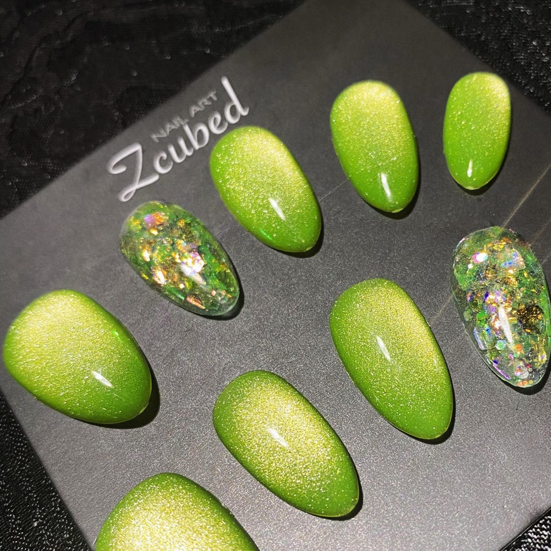 Pesto Green Chasing Light Cat Eye/multi-sequins Glitter Presson Nail ...