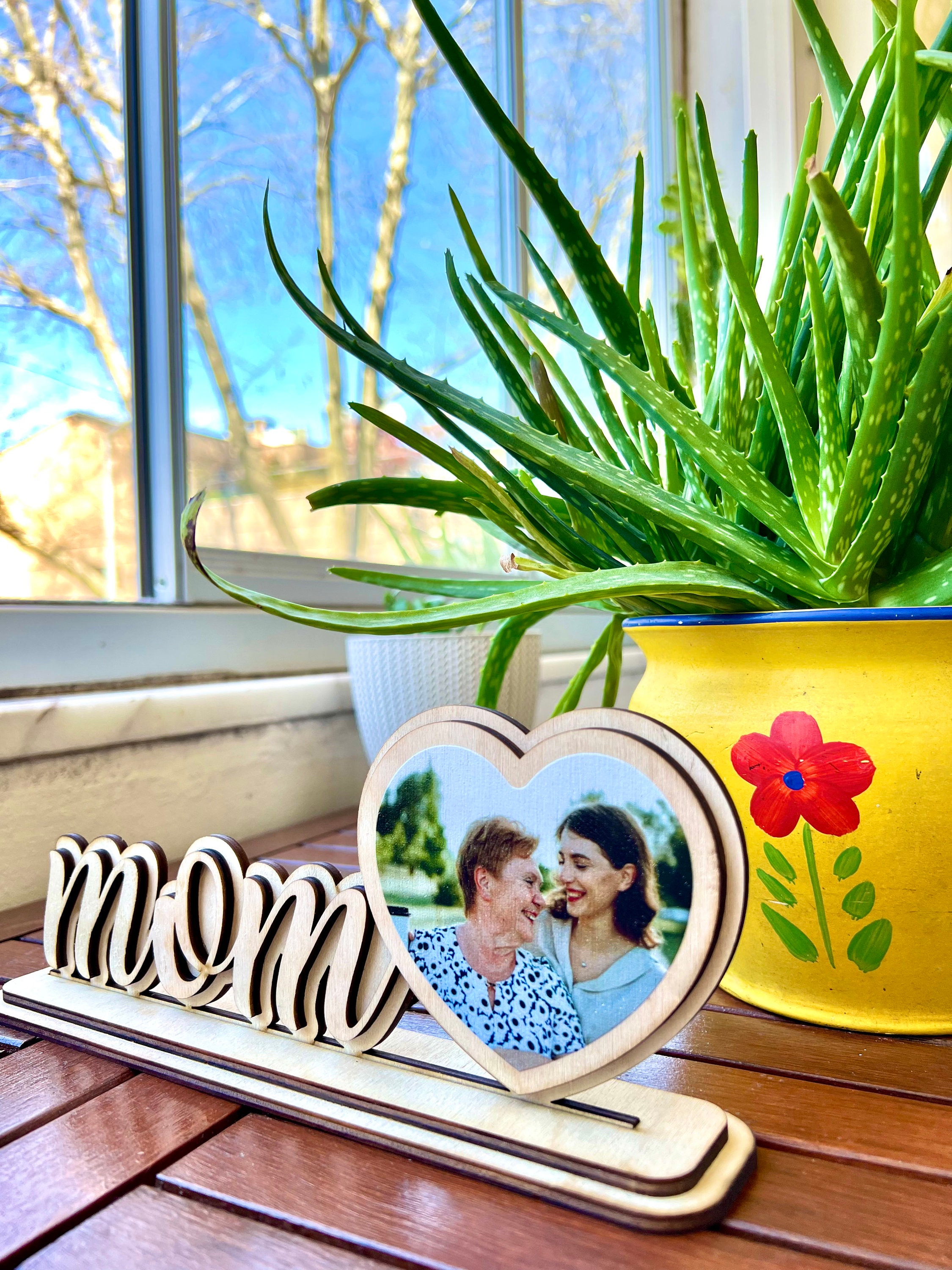 Mom Stand With Heart Shape Photo, Personalized Mom Picture Frame ...