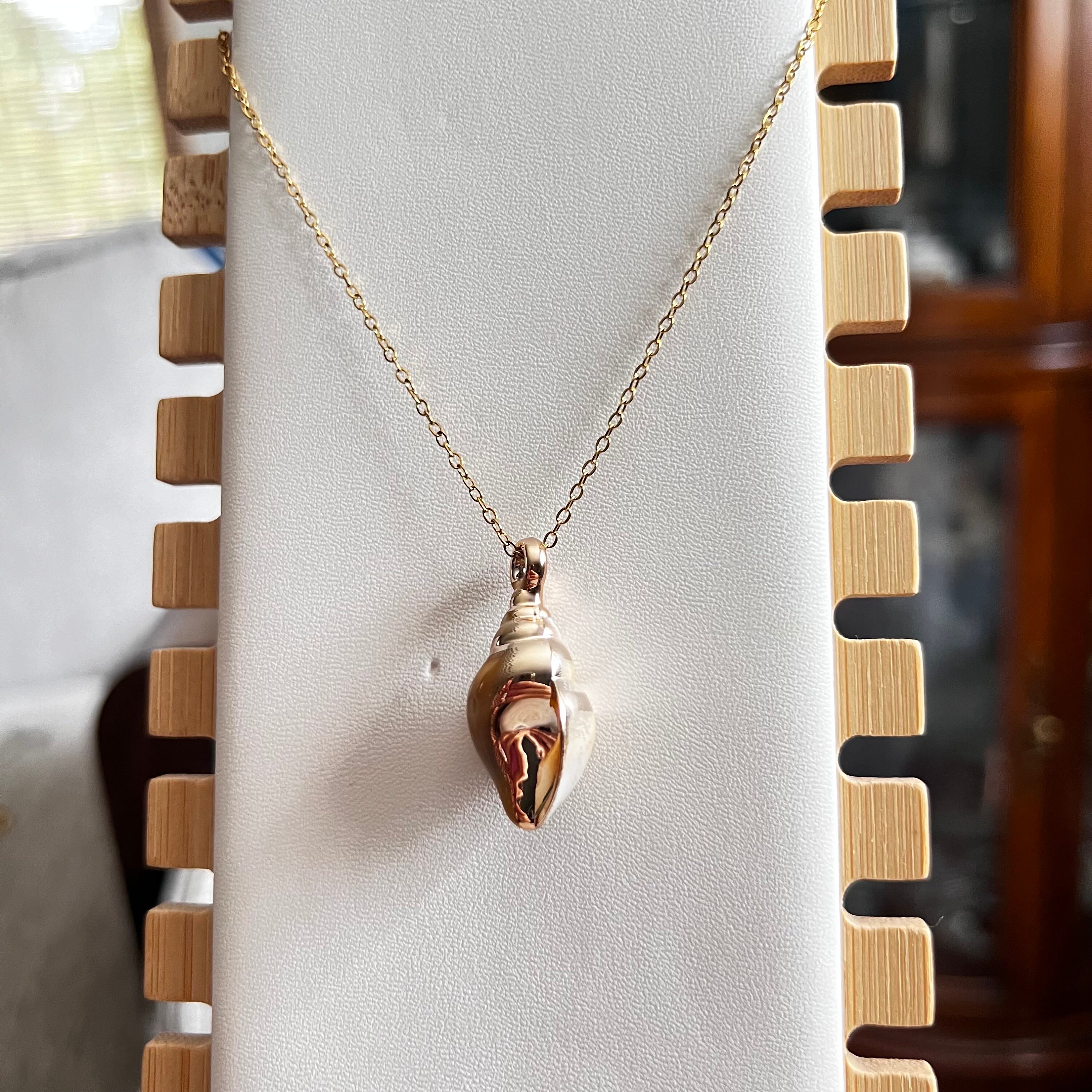 Shell Phone, Beach Girl, Ocean Jewelry, Sea Shell Inspi, Shell Charm ...