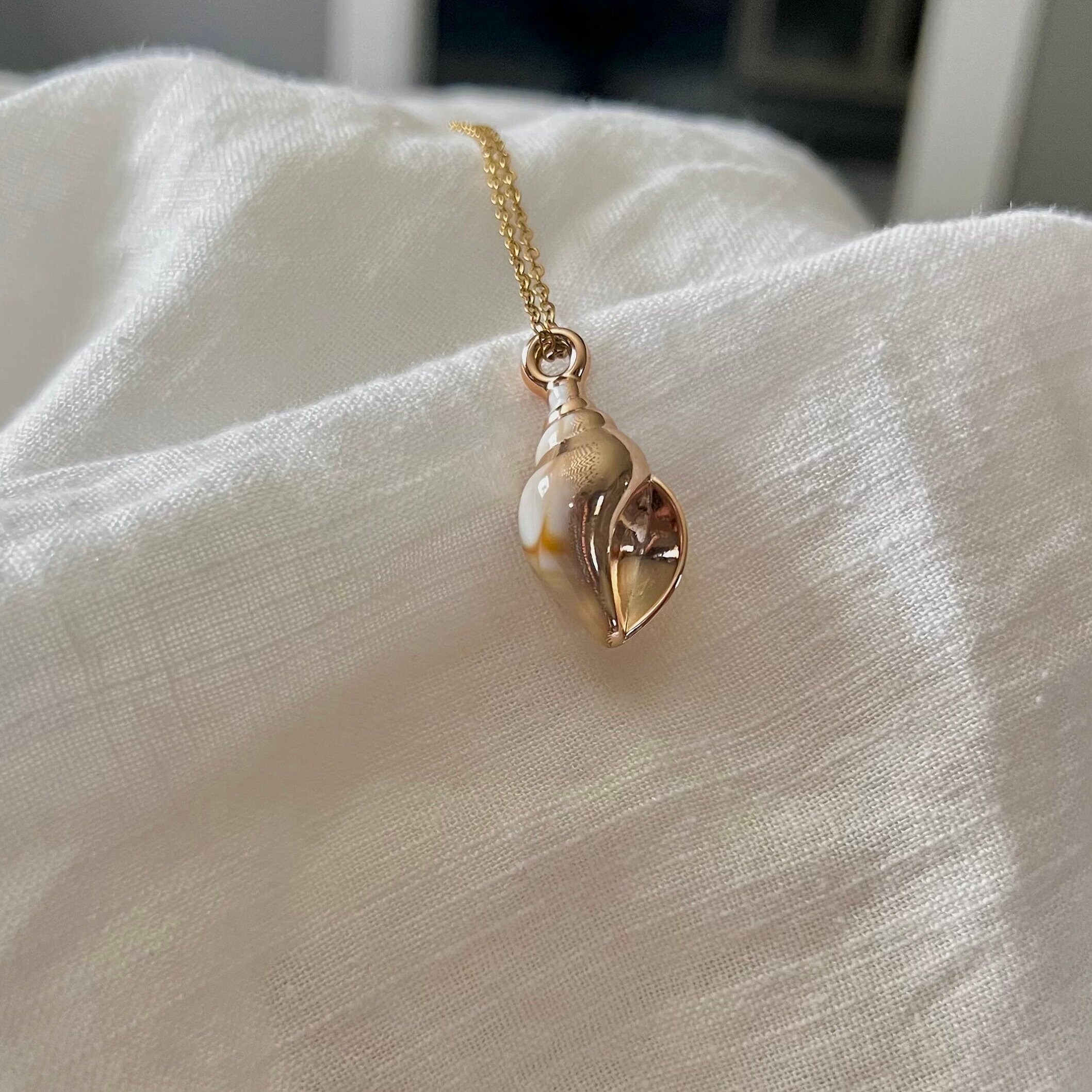 Shell Phone, Beach Girl, Ocean Jewelry, Sea Shell Inspi, Shell Charm ...