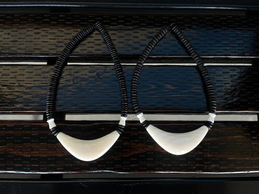 4-inch Sinahi Made From Giant Clam Shell With 2 Hima Latte Stone Beads ...