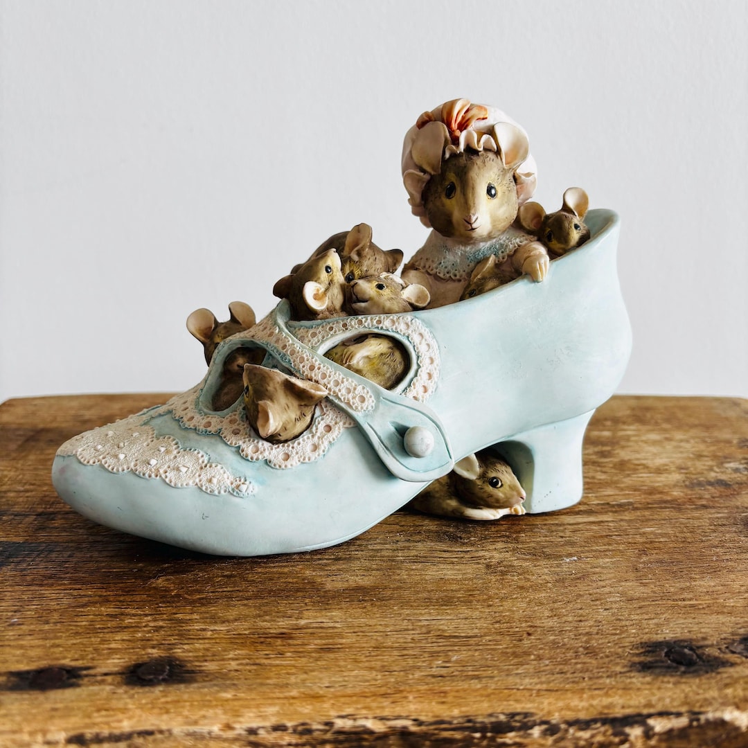 Vintage Beatrix Potter Ceramic Money Box: Shoe With Mice, 1994 Nursery ...