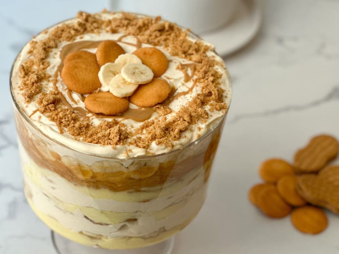 The MOST Luxurious Chocolate Peanut Butter Banana Cream Trifle ...