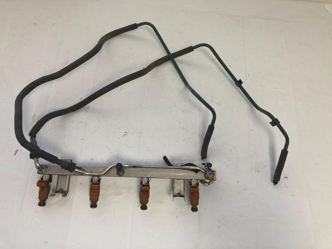 Saab 9 3 OG Fuel Distribution Pipe 30587777 9199308 Injectors 55557323 ...