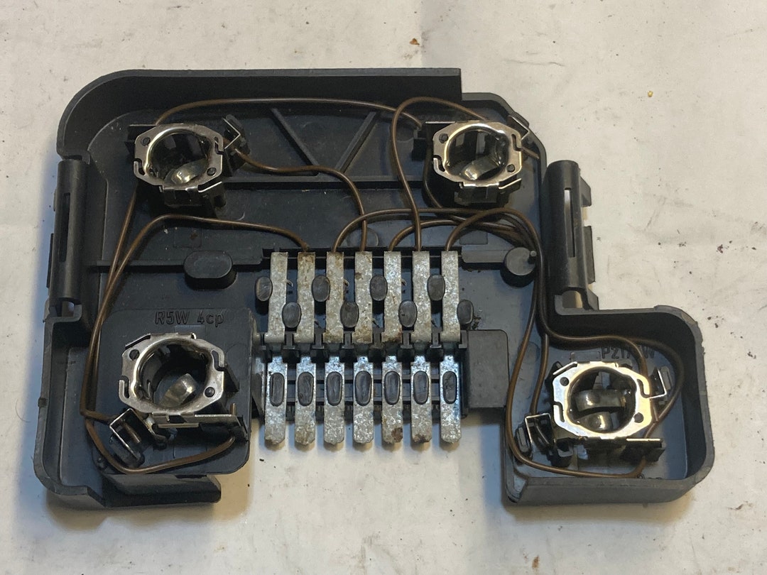 Saab 9000 Tail Light Bulb Socket Housing RH 9084047 140034 - Etsy