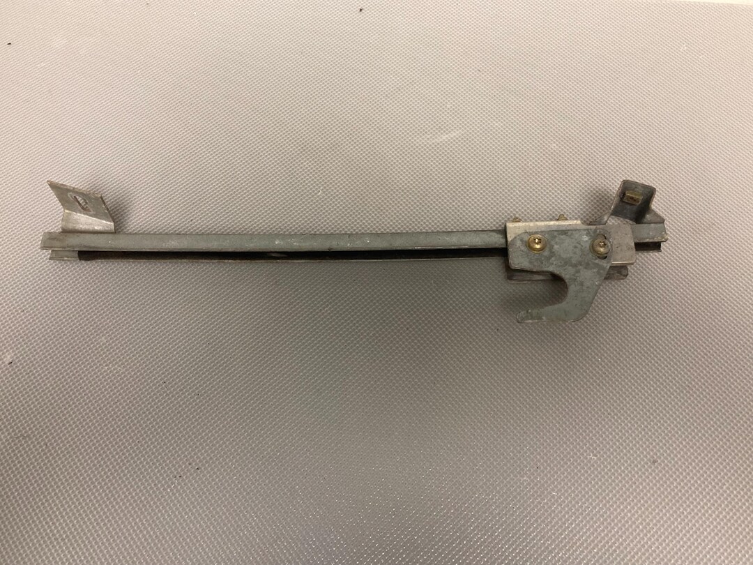 Saab C 900 Convertible Front Door Window Guide Molding LH 6998421 - Etsy