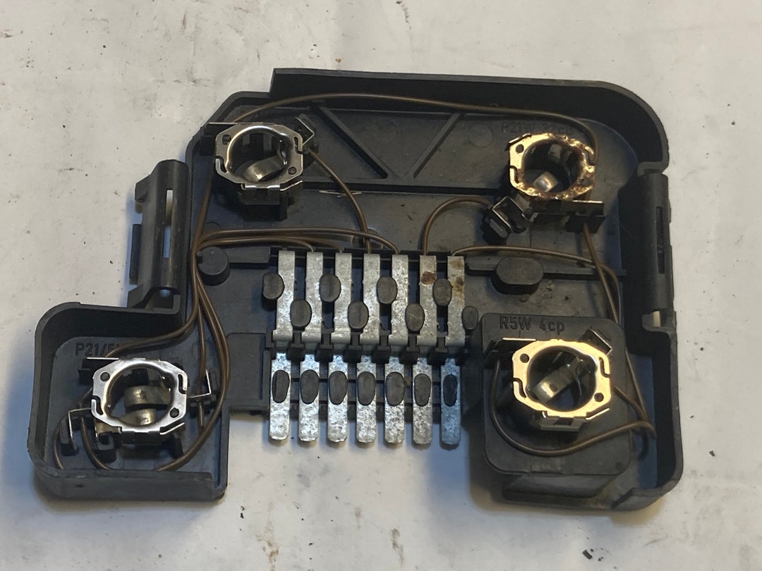 Saab 9000 Tail Light Bulb Socket Housing LH 9084039 - Etsy