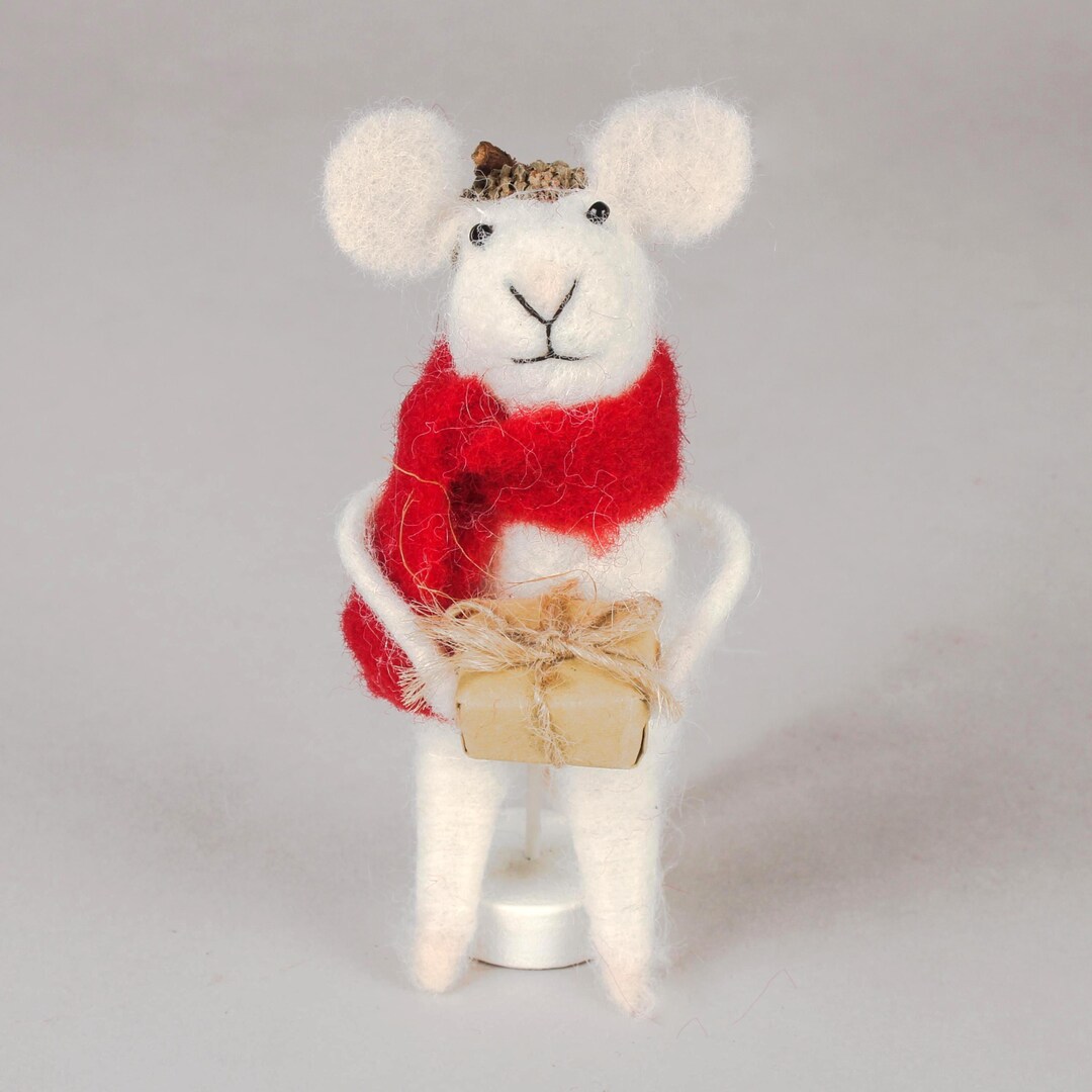 Handmade Felt Gift Giving Mouse - Festive Decoration - Etsy