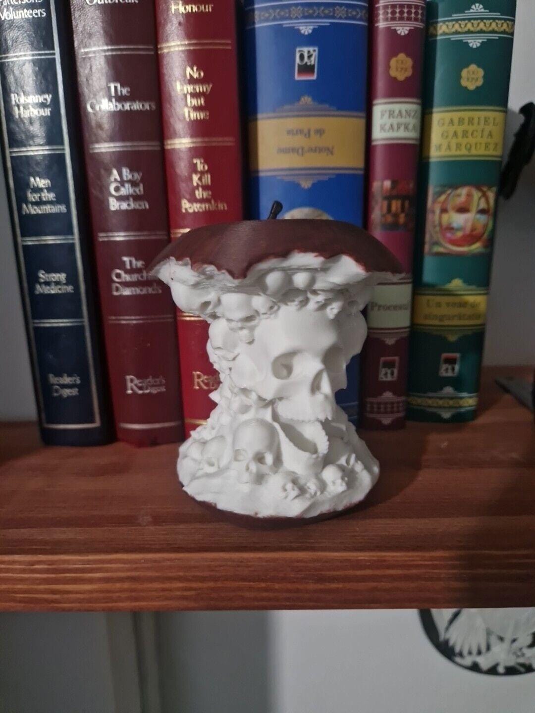 Snow White Poisoned Apple, Gothic Design Art Decor Skull Apple Hand ...