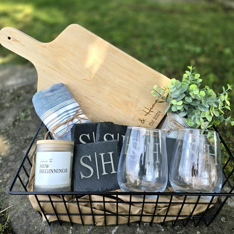 Housewarming Gift Basket - 60+ Gift Ideas for 2025