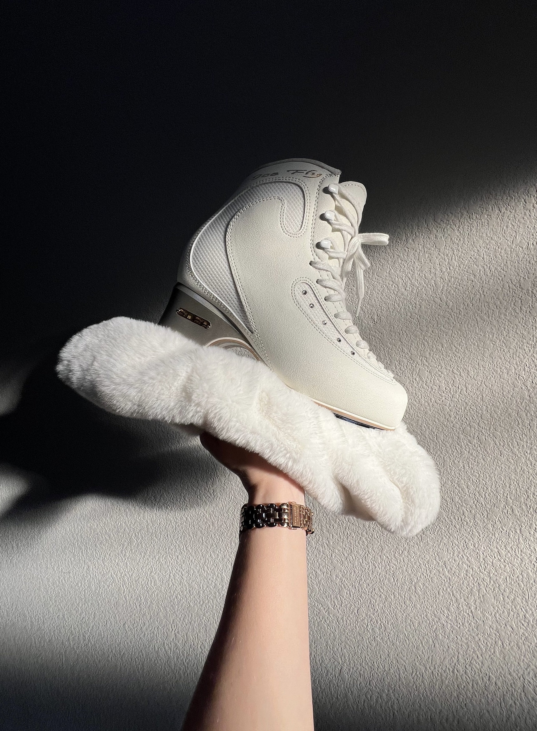 Faux Fur Figure Skating Soakers Soft Guards Ice Skating Accessories ...