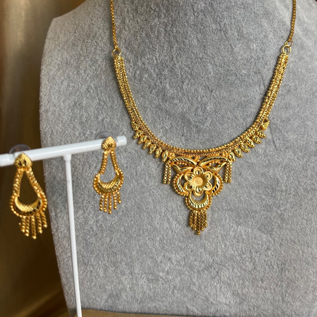 Gold Necklace and Earring/ Tikka/ Tikli/ Indian/ Pakistani/fashion ...