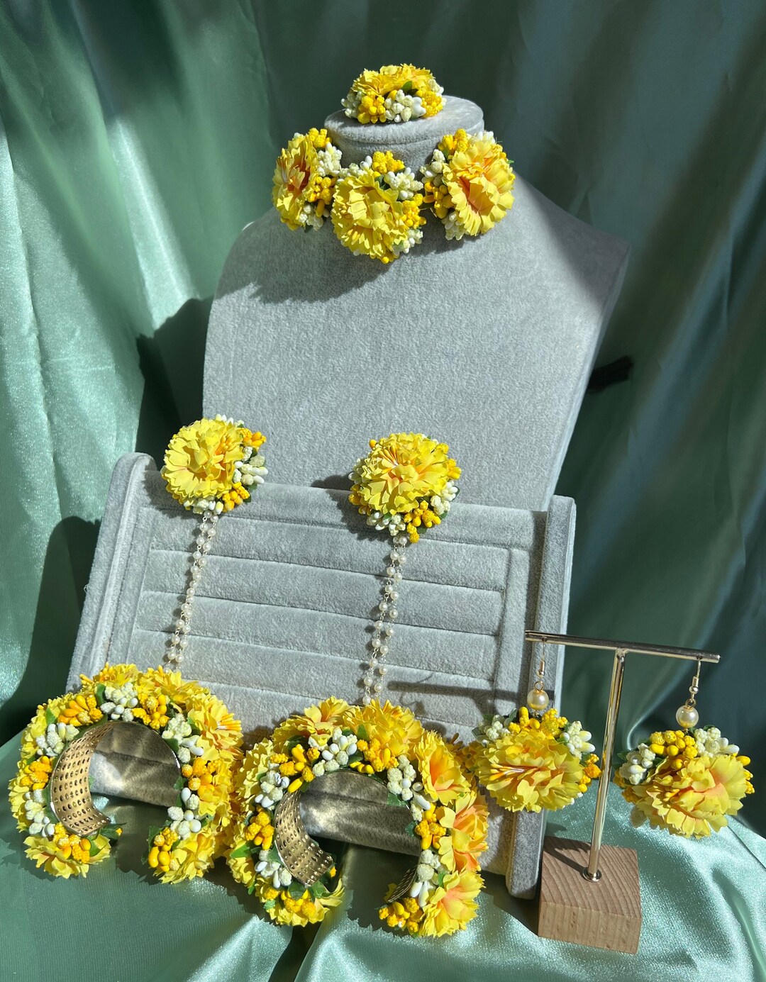 Women Bridal Haldi/mehendi Function Yellow Floral Jewellery Set & 2 ...