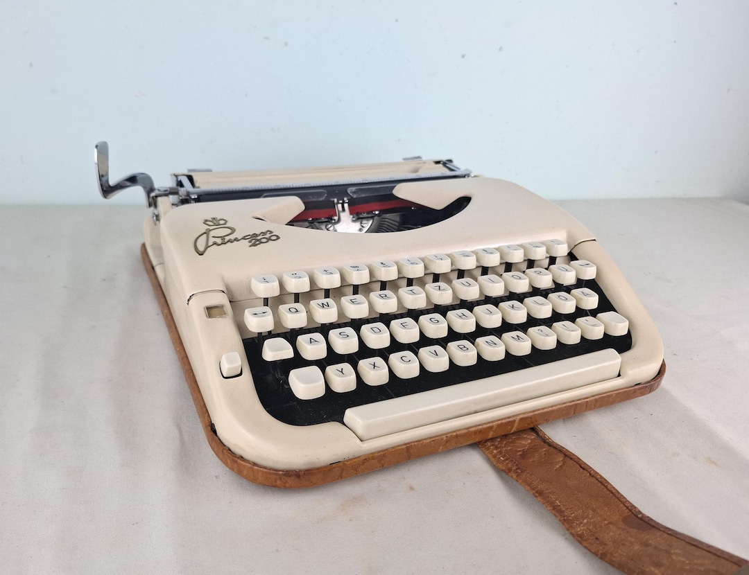 Vintage Princess 200 Typewriter, Cream White Metal Typewriter, Working ...