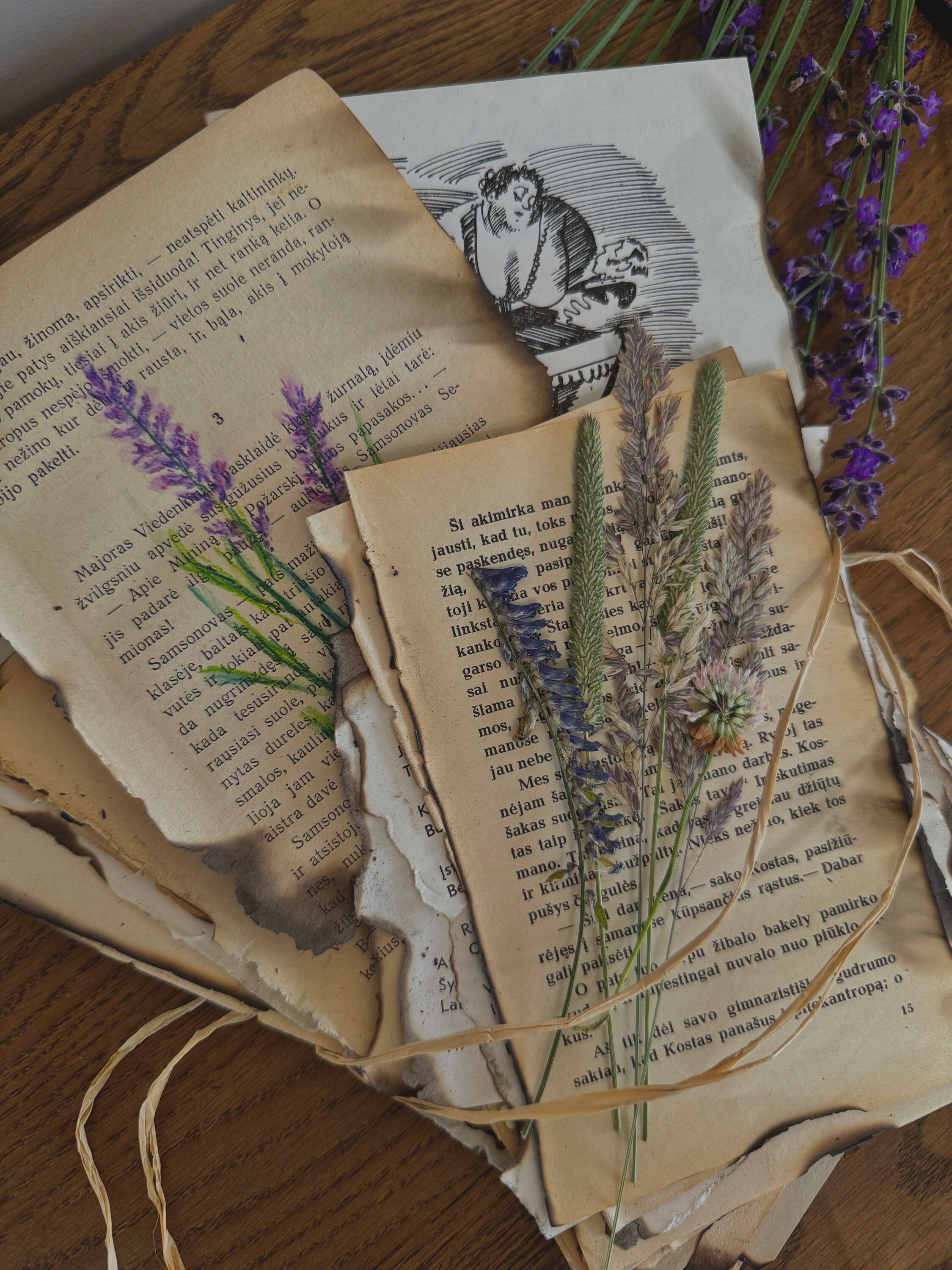 50 Old Book Page Bundle With Pressed Flowers / Art Origami ...
