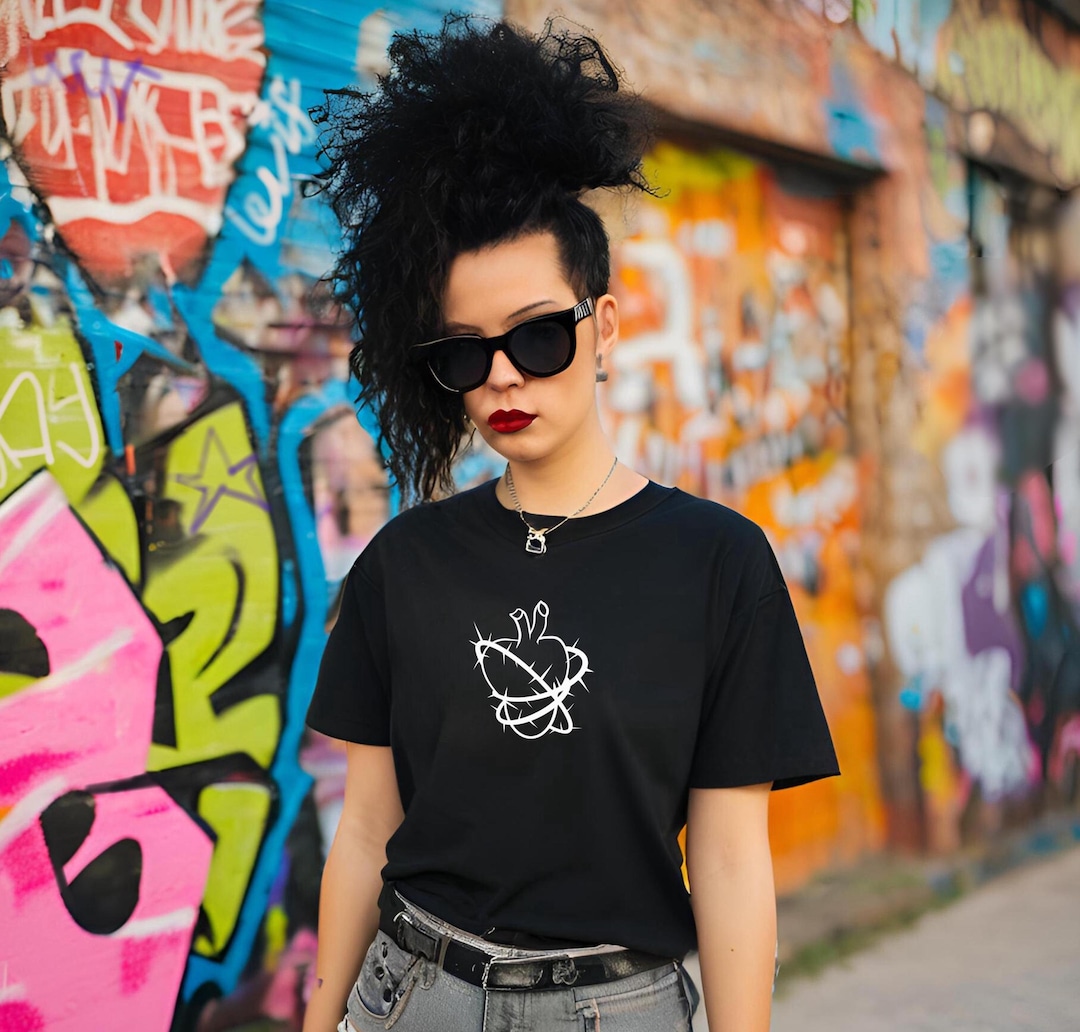 Graphic Tees Heart Line Art Hand-illustrated Punk Organic Cotton T ...