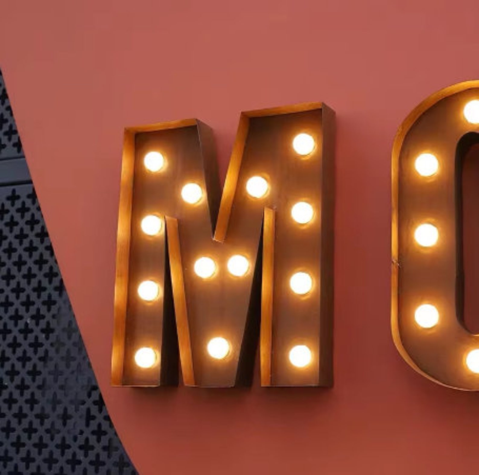 Retro Bulb Sign, Illuminated Custom Lightbox Sign, Custom Light Bulb ...