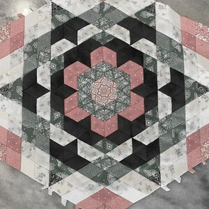 PDF Bouquet of Flowers EPP Table Topper Pattern (by Belinda) With Printable Pieces - Etsy