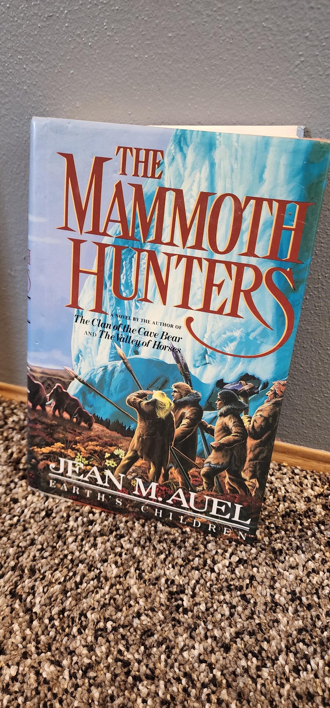The Mammoth Hunters, Jean M. Auel, 1985, First Edition, Earth's ...