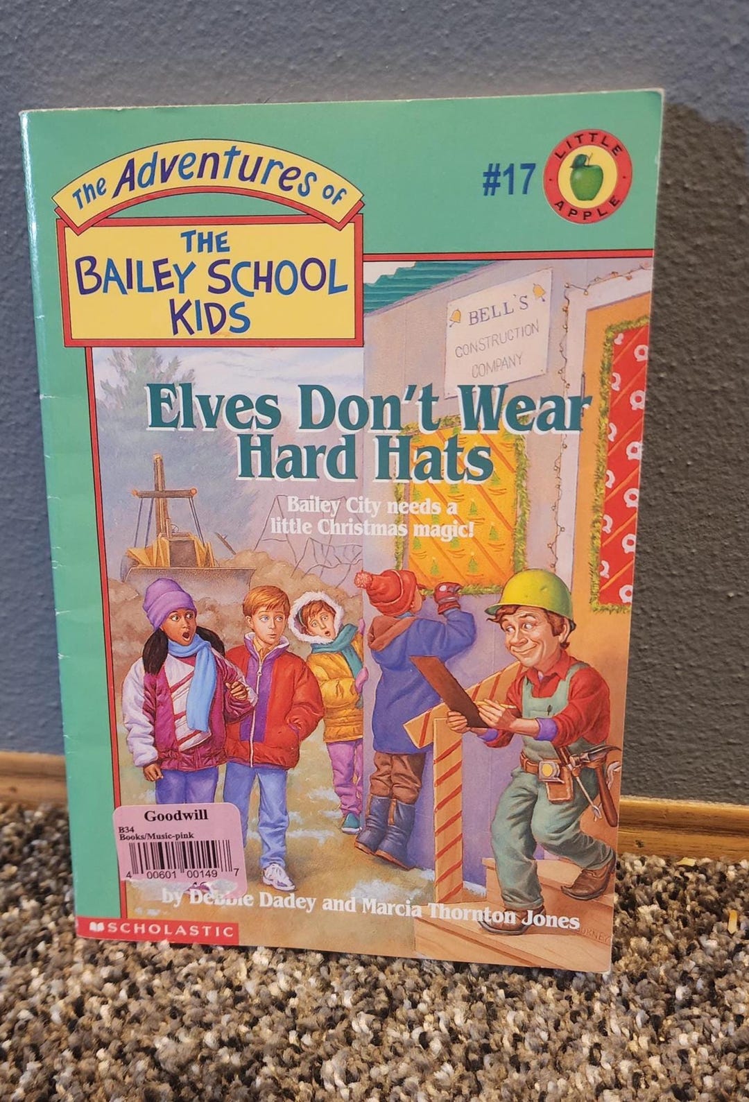 Elves Don't Wear Hard Hats, Debbie Dadey and Marcia Thornton Jones, the ...