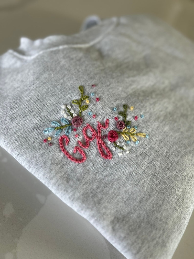 Custom Name Hand Embroidered Crew Neck Floral Burst - Etsy