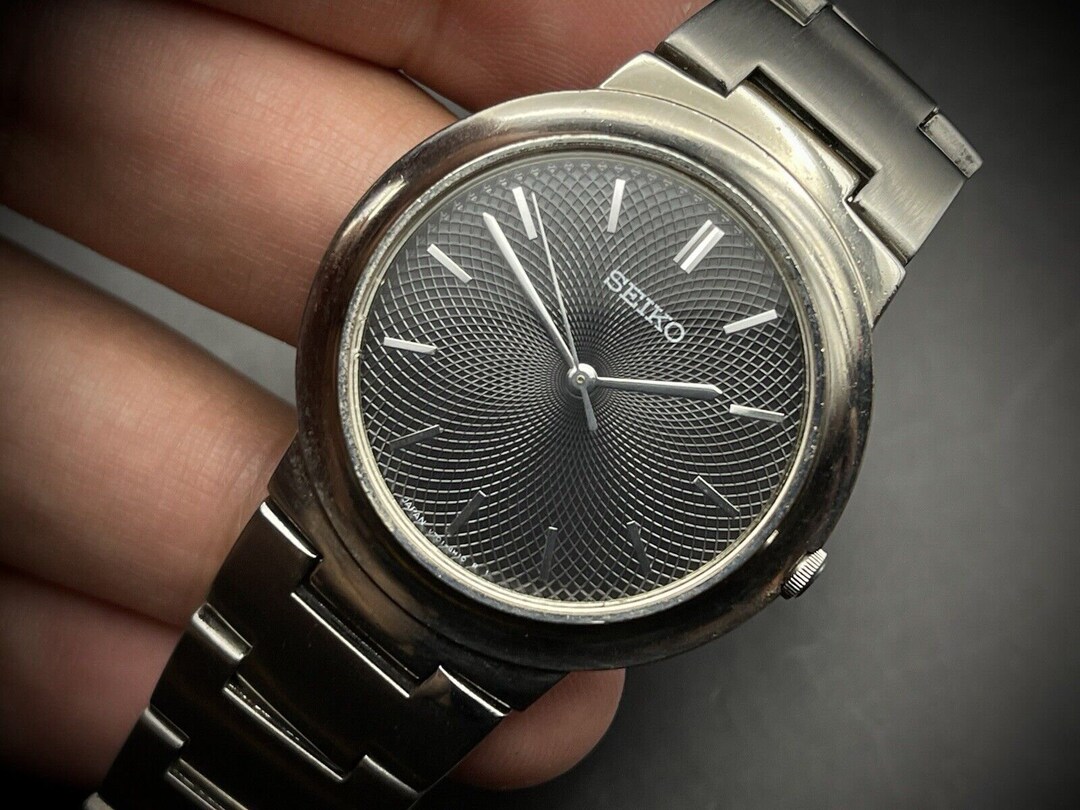 100% Genuine Vintage Seiko Spider Web Dial Rare Quartz Slim 34mm Gents ...