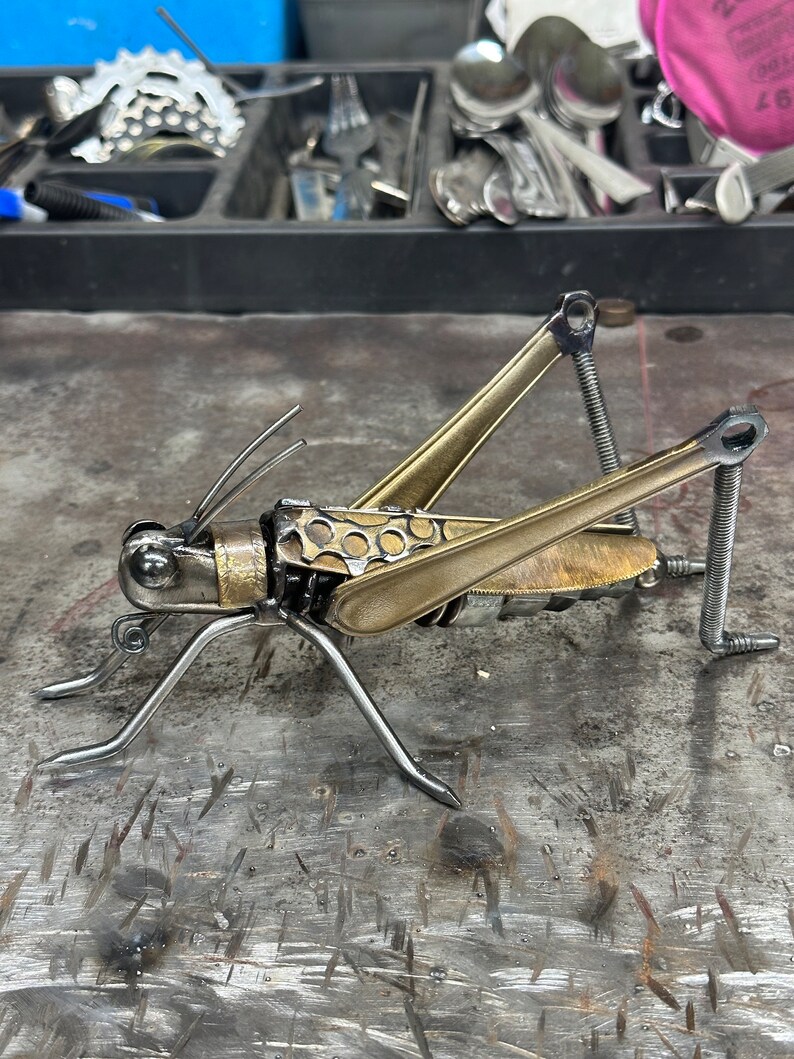 Scrap Metal Grasshopper Sculpture hopp Recycled Steel Welding Yard Art ...