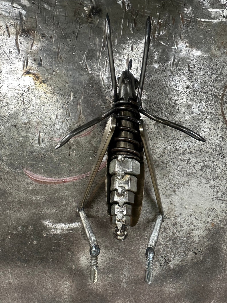 Scrap Metal Grasshopper Sculpture hopp Recycled Steel Welding Yard Art ...